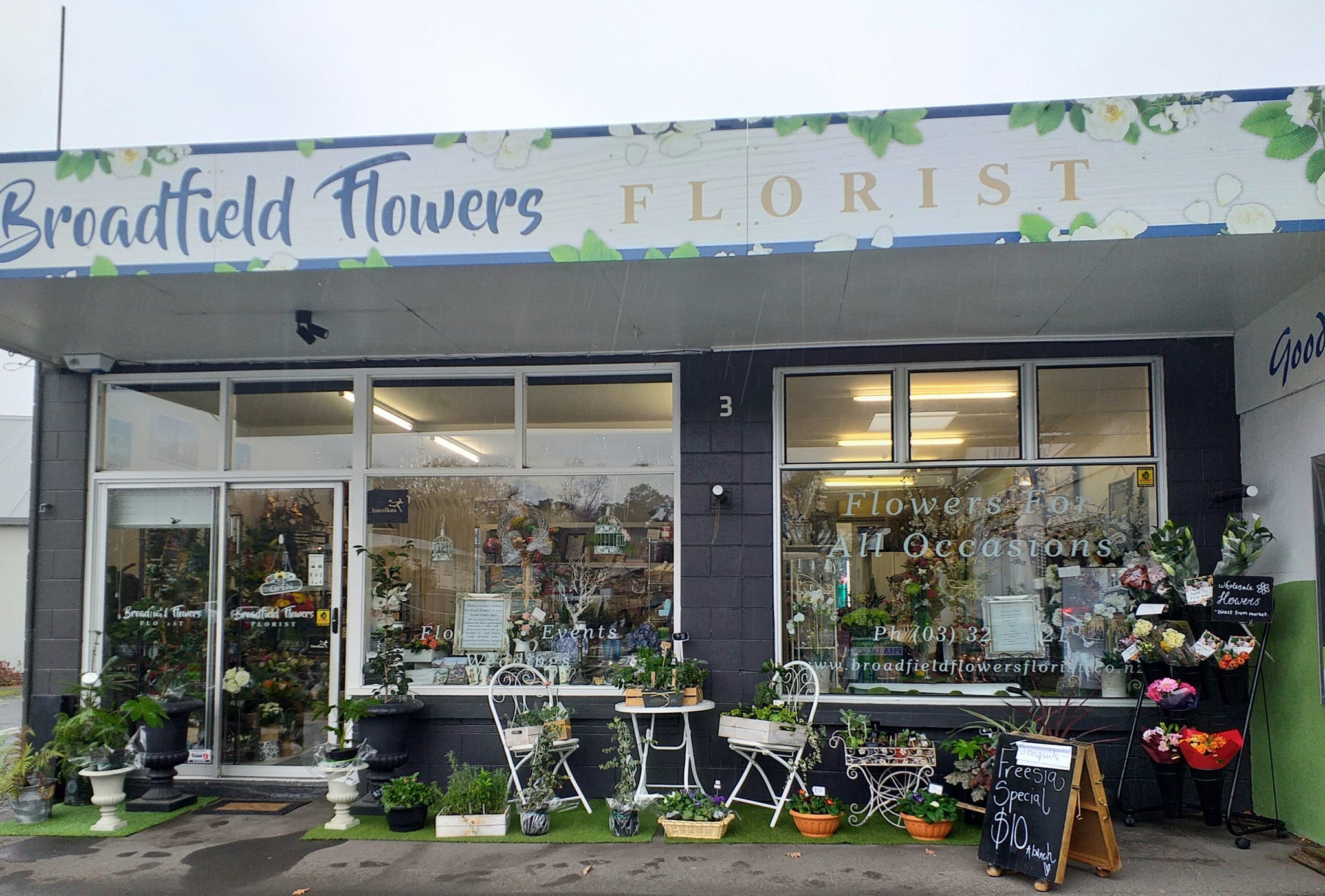 Broadfield Flowers Florist in Lincoln | Flower Bouquets | Gift Baskets